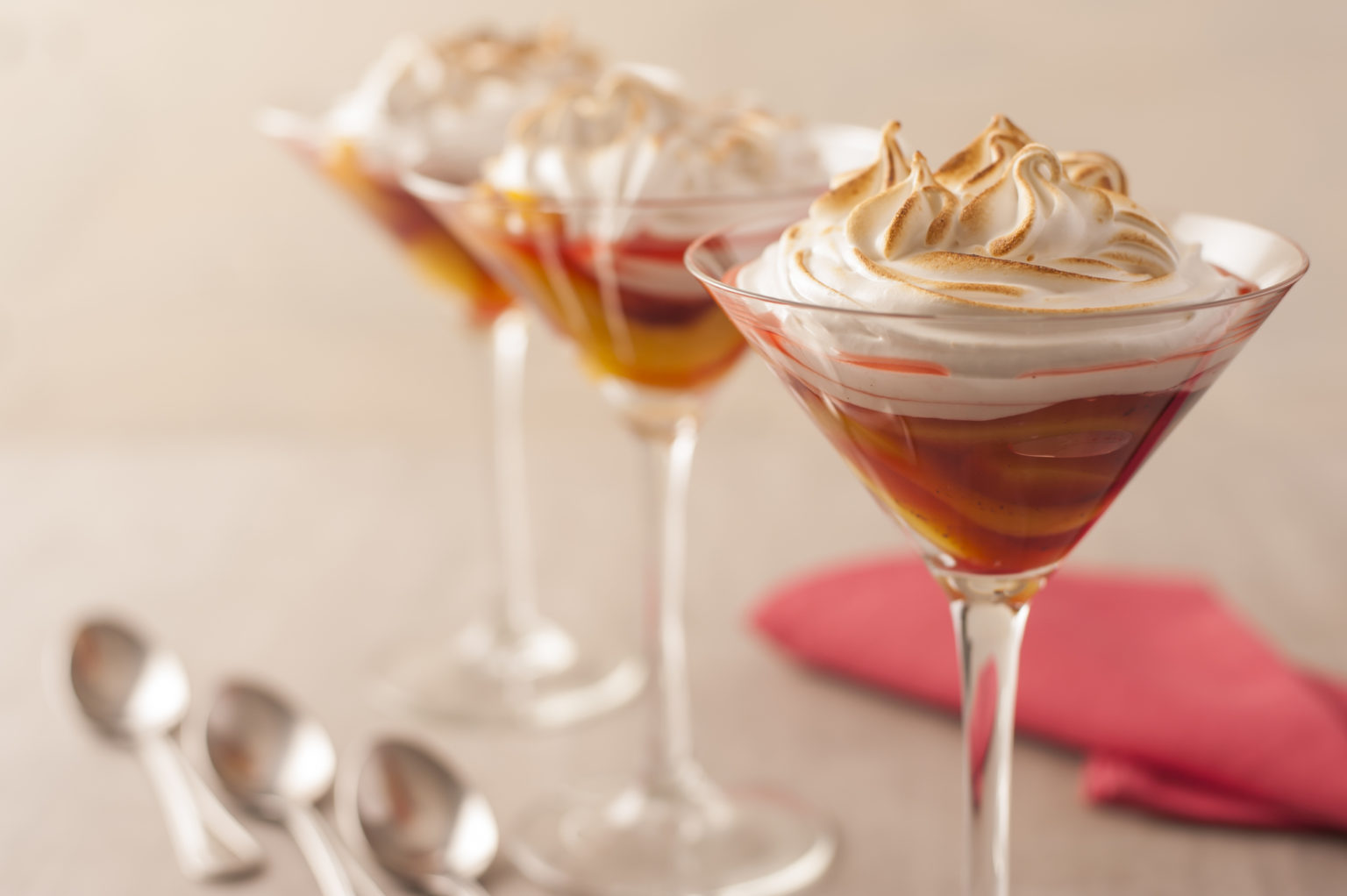 Copa de Frutas con Merengue Flambeado - Ya